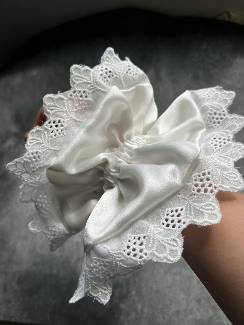 Oversized White Silk Lace Scrunchie – Awulook