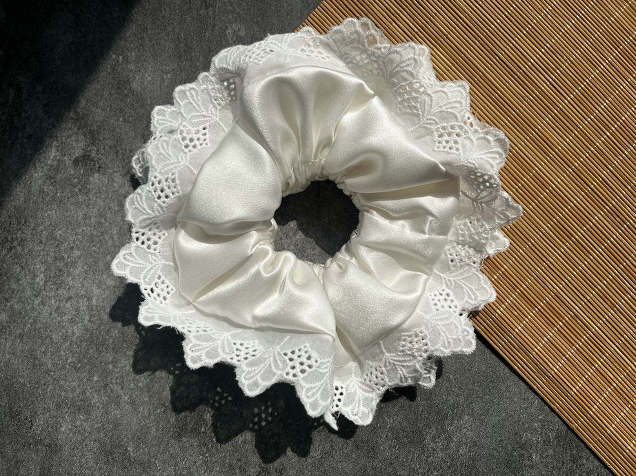 Oversized White Silk Lace Scrunchie – Awulook