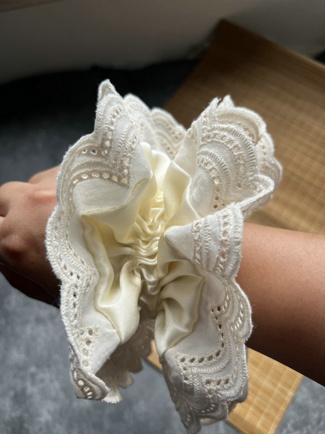 Oversized White Silk Lace Scrunchie – Awulook